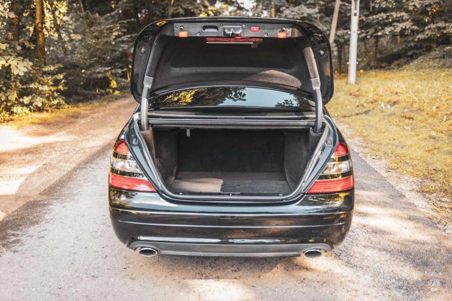 Black Mercedes-Benz S 500 2007 in Vilnius, with an engine capacity of 5.46 L and mileage of 330 thousand km for 7200 €, photo 33 on AUTOMOTO.COM.LV