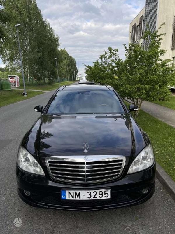 Черный Мерседес С 500 2007 в Рига, объемом двигателя 5.46 л и пробегом 377 тыс. км за 8500 €, фото 3 на AUTOMOTO.COM.LV