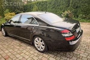 Melns Mercedes-Benz S 500 2007 Rīga, ar dzinēja tilpumu 5.50 L un nobraukumu 223 tūkst. km par 7900 €, foto 3 vietnē AUTOMOTO.COM.LV