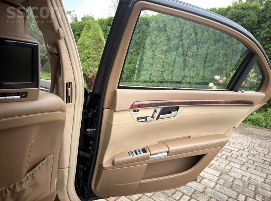 Melns Mercedes-Benz S 500 2007 Rīga, ar dzinēja tilpumu 5.50 L un nobraukumu 223 tūkst. km par 7900 €, foto 9 vietnē AUTOMOTO.COM.LV