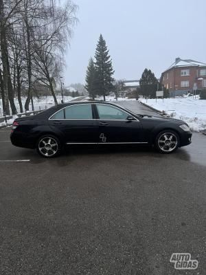 Black Mercedes-Benz S 500 2008 in Kaunas, with an engine capacity of 5.50 L and mileage of 426 thousand km for 8500 €, photo 2 on AUTOMOTO.COM.LV