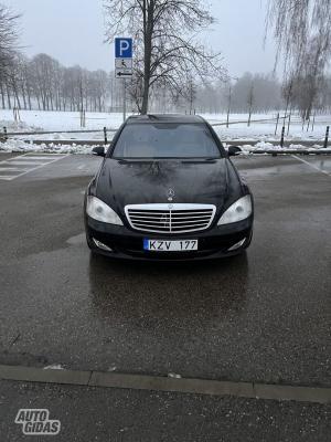 Black Mercedes-Benz S 500 2008 in Kaunas, with an engine capacity of 5.50 L and mileage of 426 thousand km for 8500 €, photo 3 on AUTOMOTO.COM.LV