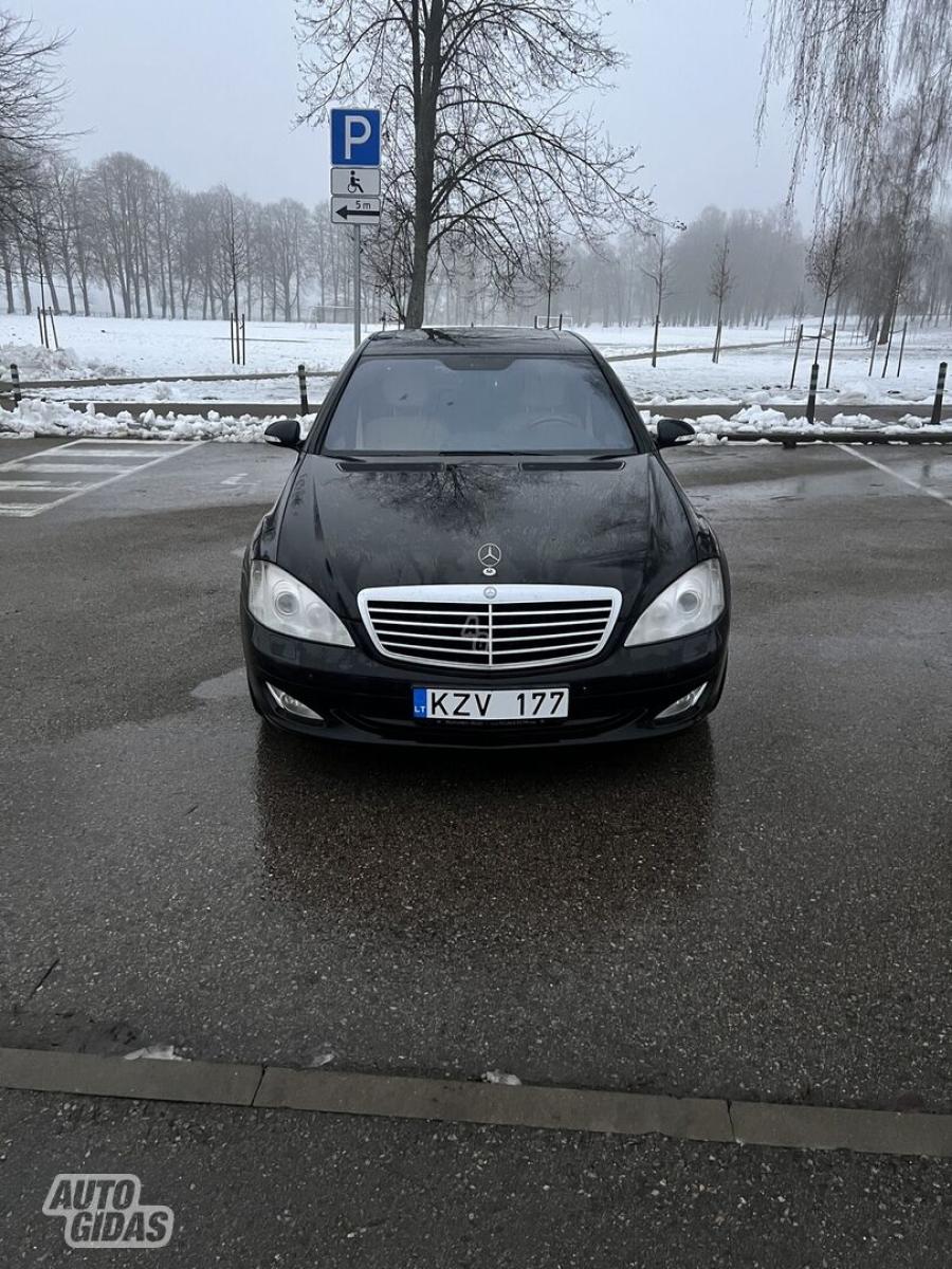 Black Mercedes-Benz S 500 2008 in Kaunas, with an engine capacity of 5.50 L and mileage of 426 thousand km for 8500 €, photo 3 on AUTOMOTO.COM.LV
