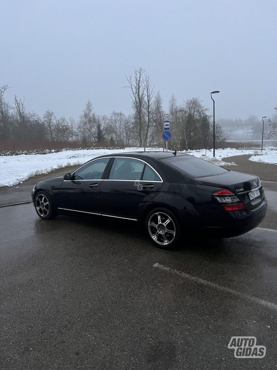 Black Mercedes-Benz S 500 2008 in Kaunas, with an engine capacity of 5.50 L and mileage of 426 thousand km for 8500 €, photo 5 on AUTOMOTO.COM.LV