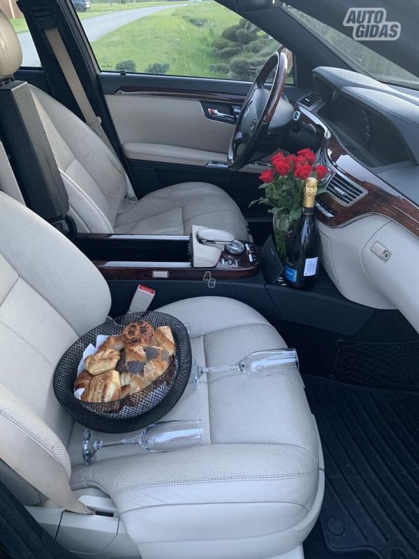 Melns Mercedes-Benz S 500 2008 Kauņa, ar dzinēja tilpumu 5.50 L un nobraukumu 426 tūkst. km par 8000 €, foto 11 vietnē AUTOMOTO.COM.LV