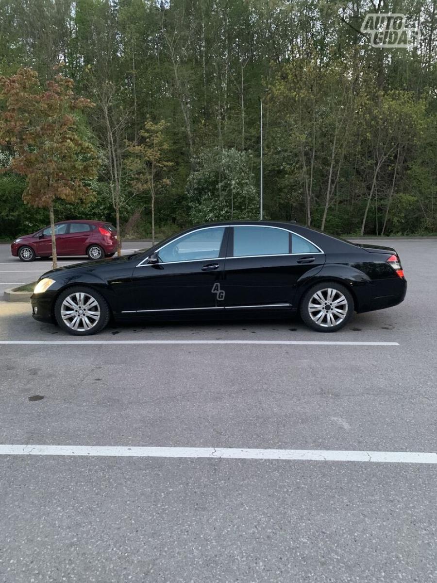Black Mercedes-Benz S 500 2008 in Kaunas, with an engine capacity of 5.50 L and mileage of 426 thousand km for 8500 €, photo 13 on AUTOMOTO.COM.LV
