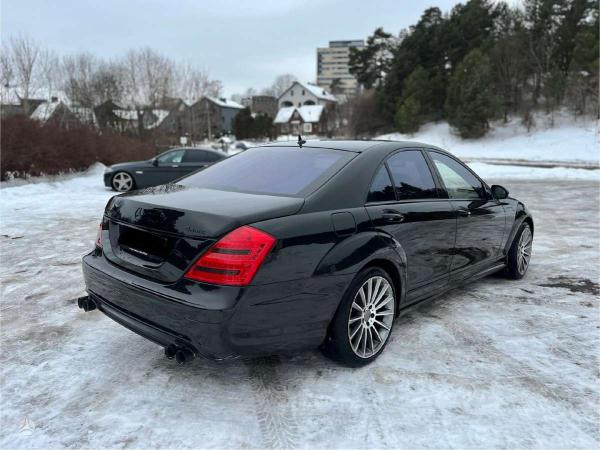 Black Mercedes-Benz S 500 2008 in Vilnius, with an engine capacity of 5.46 L and mileage of 310 thousand km for 8000 €, photo 4 on AUTOMOTO.COM.LV