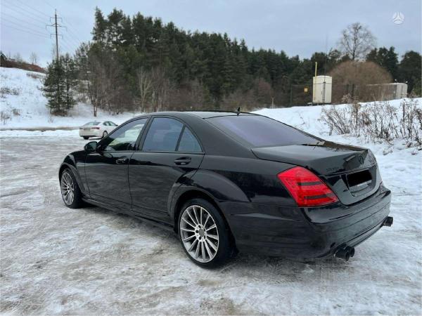 Black Mercedes-Benz S 500 2008 in Vilnius, with an engine capacity of 5.46 L and mileage of 310 thousand km for 8000 €, photo 6 on AUTOMOTO.COM.LV
