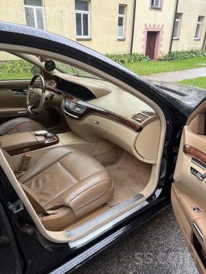 Melns Mercedes-Benz S 500 2008 Rīga, ar dzinēja tilpumu 5.50 L un nobraukumu 345 tūkst. km par 7900 €, foto 13 vietnē AUTOMOTO.COM.LV