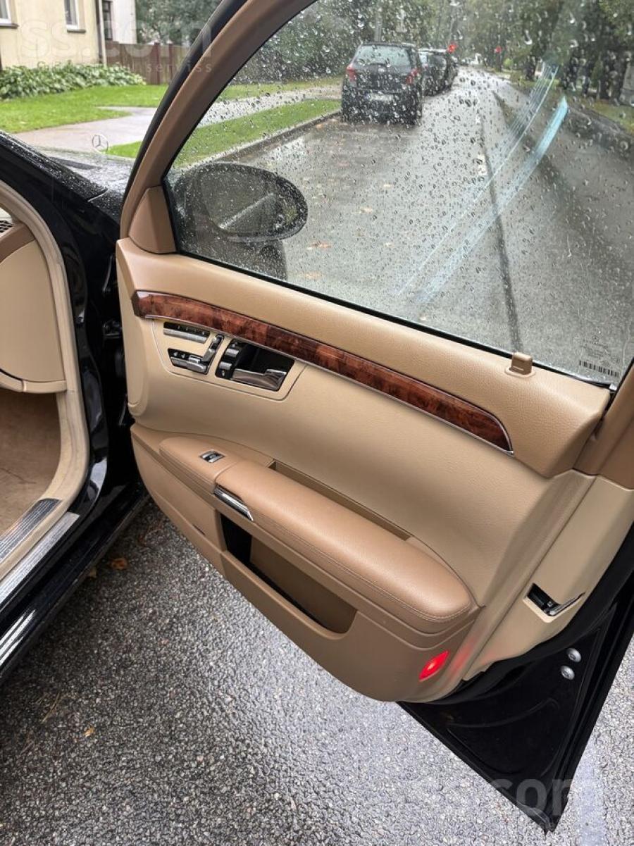 Melns Mercedes-Benz S 500 2008 Rīga, ar dzinēja tilpumu 5.50 L un nobraukumu 345 tūkst. km par 7900 €, foto 14 vietnē AUTOMOTO.COM.LV