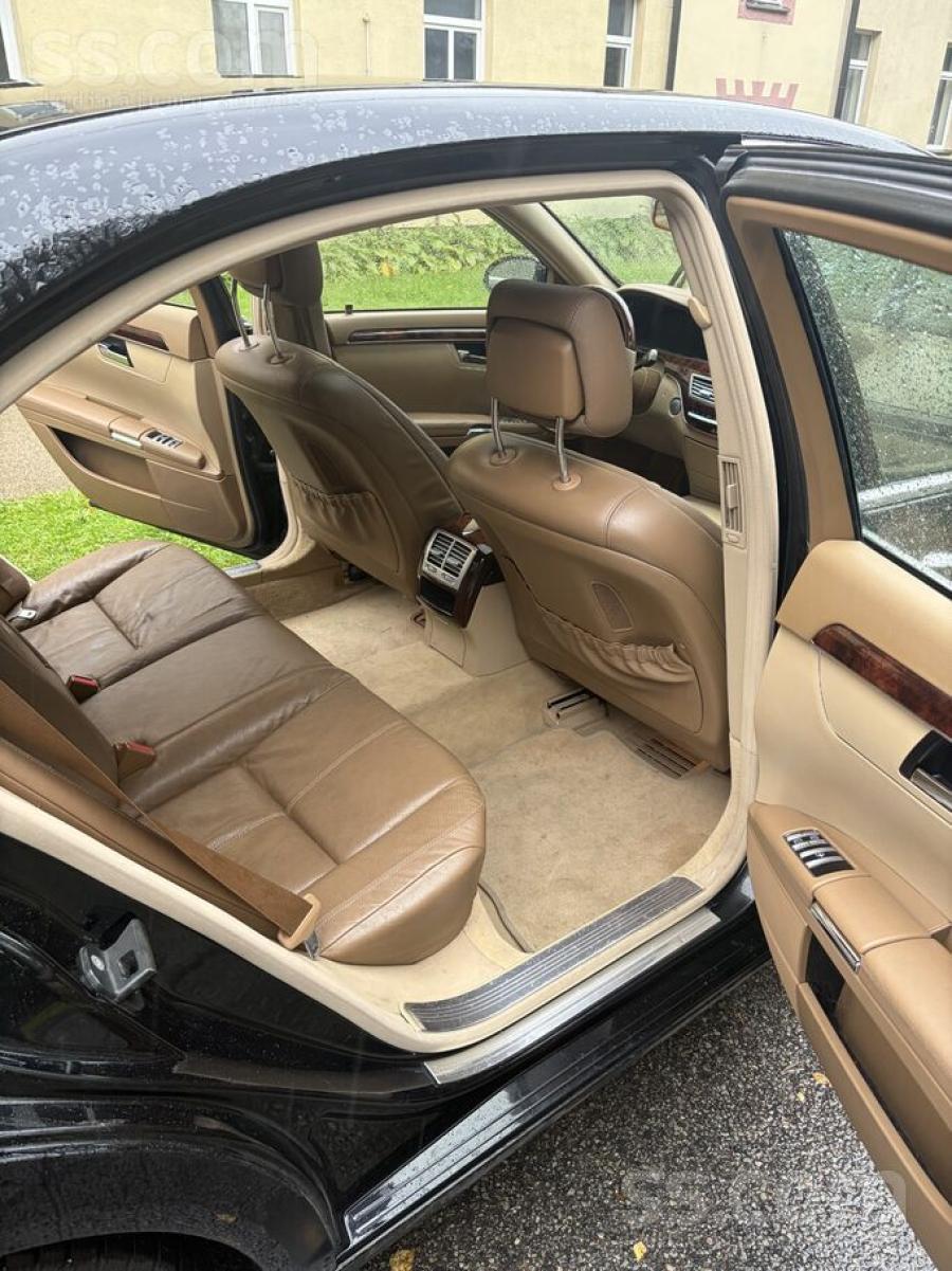 Melns Mercedes-Benz S 500 2008 Rīga, ar dzinēja tilpumu 5.50 L un nobraukumu 345 tūkst. km par 7900 €, foto 23 vietnē AUTOMOTO.COM.LV