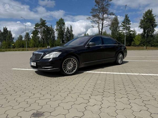 Melns Mercedes-Benz S 500 2009 Viļņa, ar dzinēja tilpumu 5.46 L un nobraukumu 537 tūkst. km par 5500 €, foto 1 vietnē AUTOMOTO.COM.LV
