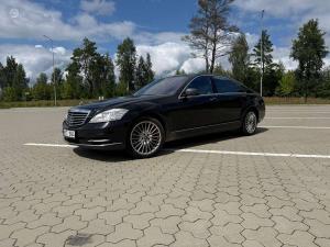 Melns Mercedes-Benz S 500 2009 Viļņa, ar dzinēja tilpumu 5.46 L un nobraukumu 537 tūkst. km par 5500 €, foto  vietnē AUTOMOTO.COM.LV