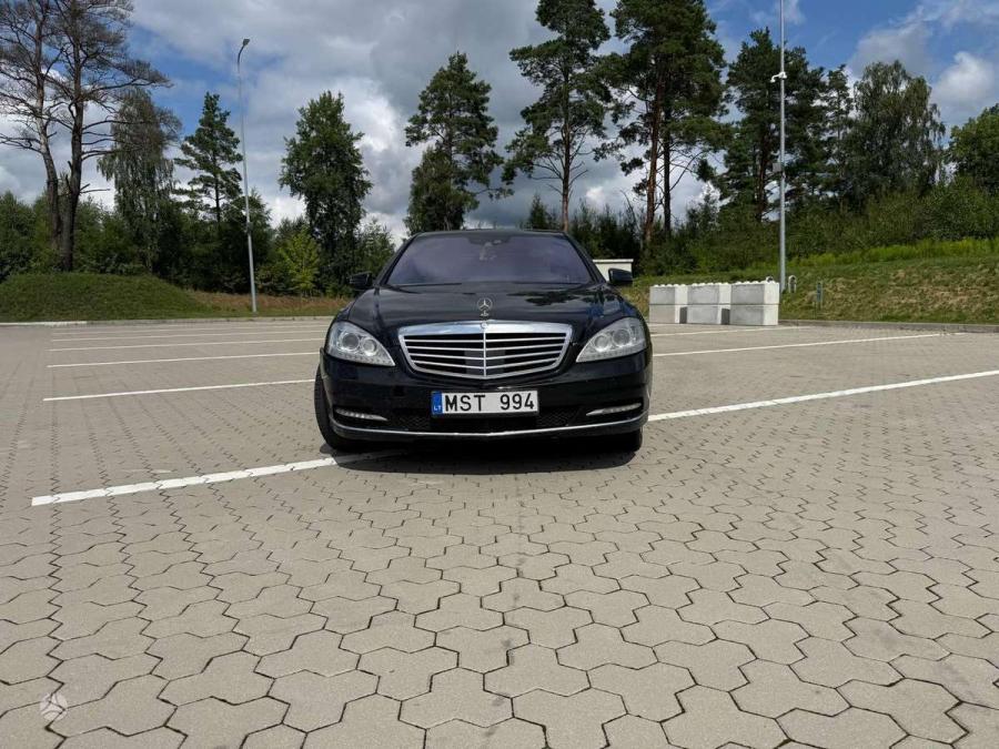 Melns Mercedes-Benz S 500 2009 Viļņa, ar dzinēja tilpumu 5.46 L un nobraukumu 537 tūkst. km par 5500 €, foto 4 vietnē AUTOMOTO.COM.LV