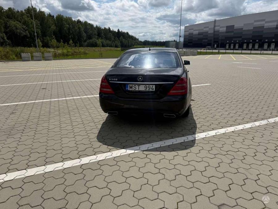 Melns Mercedes-Benz S 500 2009 Viļņa, ar dzinēja tilpumu 5.46 L un nobraukumu 537 tūkst. km par 5500 €, foto 5 vietnē AUTOMOTO.COM.LV