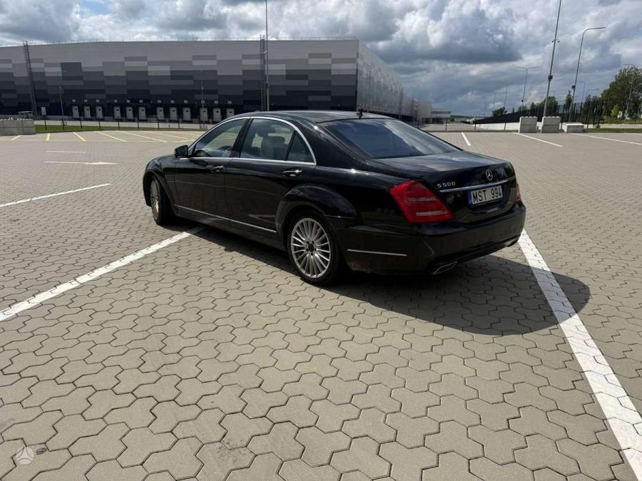 Melns Mercedes-Benz S 500 2009 Viļņa, ar dzinēja tilpumu 5.46 L un nobraukumu 537 tūkst. km par 5500 €, foto 6 vietnē AUTOMOTO.COM.LV