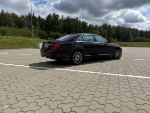Melns Mercedes-Benz S 500 2009 Viļņa, ar dzinēja tilpumu 5.46 L un nobraukumu 537 tūkst. km par 5500 €, foto 7 vietnē AUTOMOTO.COM.LV