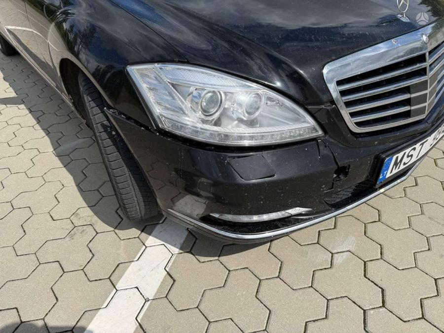 Melns Mercedes-Benz S 500 2009 Viļņa, ar dzinēja tilpumu 5.46 L un nobraukumu 537 tūkst. km par 5500 €, foto 8 vietnē AUTOMOTO.COM.LV
