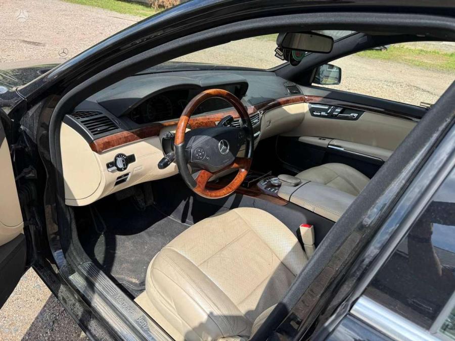 Melns Mercedes-Benz S 500 2009 Viļņa, ar dzinēja tilpumu 5.46 L un nobraukumu 537 tūkst. km par 5500 €, foto 10 vietnē AUTOMOTO.COM.LV