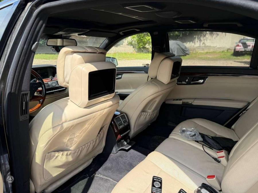 Melns Mercedes-Benz S 500 2009 Viļņa, ar dzinēja tilpumu 5.46 L un nobraukumu 537 tūkst. km par 5500 €, foto 12 vietnē AUTOMOTO.COM.LV