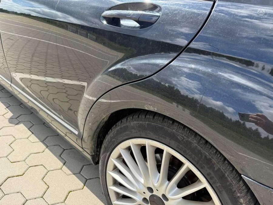 Melns Mercedes-Benz S 500 2009 Viļņa, ar dzinēja tilpumu 5.46 L un nobraukumu 537 tūkst. km par 5500 €, foto 16 vietnē AUTOMOTO.COM.LV