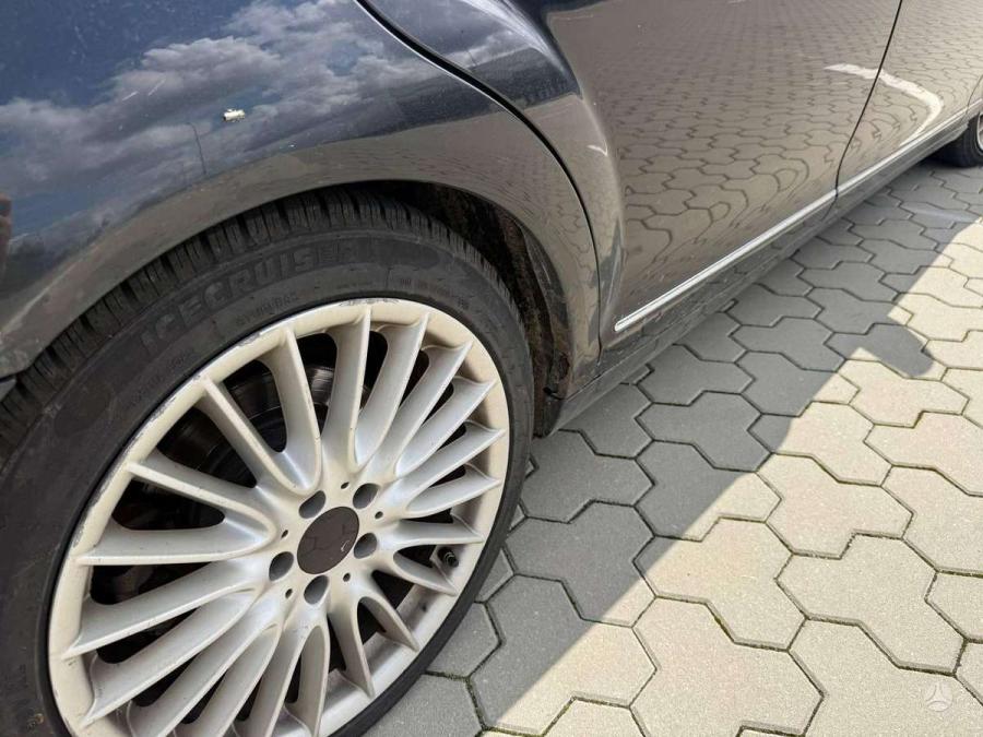 Melns Mercedes-Benz S 500 2009 Viļņa, ar dzinēja tilpumu 5.46 L un nobraukumu 537 tūkst. km par 5500 €, foto 17 vietnē AUTOMOTO.COM.LV