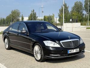 Melns Mercedes-Benz S 500 2009 Viļņa, ar dzinēja tilpumu 5.46 L un nobraukumu 537 tūkst. km par 5500 €, foto  vietnē AUTOMOTO.COM.LV