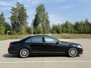 Melns Mercedes-Benz S 500 2009 Viļņa, ar dzinēja tilpumu 5.46 L un nobraukumu 537 tūkst. km par 5500 €, foto 3 vietnē AUTOMOTO.COM.LV