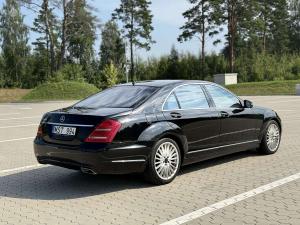 Melns Mercedes-Benz S 500 2009 Viļņa, ar dzinēja tilpumu 5.46 L un nobraukumu 537 tūkst. km par 5500 €, foto 4 vietnē AUTOMOTO.COM.LV