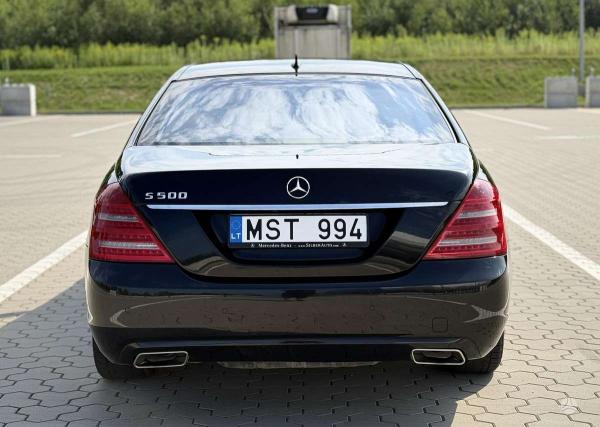 Melns Mercedes-Benz S 500 2009 Viļņa, ar dzinēja tilpumu 5.46 L un nobraukumu 537 tūkst. km par 5500 €, foto 4 vietnē AUTOMOTO.COM.LV