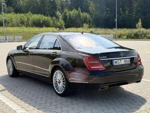 Melns Mercedes-Benz S 500 2009 Viļņa, ar dzinēja tilpumu 5.46 L un nobraukumu 537 tūkst. km par 5500 €, foto 6 vietnē AUTOMOTO.COM.LV