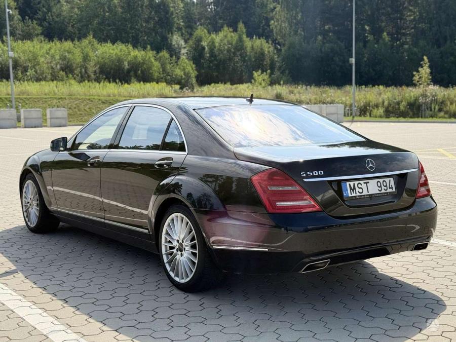 Melns Mercedes-Benz S 500 2009 Viļņa, ar dzinēja tilpumu 5.46 L un nobraukumu 537 tūkst. km par 5500 €, foto 6 vietnē AUTOMOTO.COM.LV
