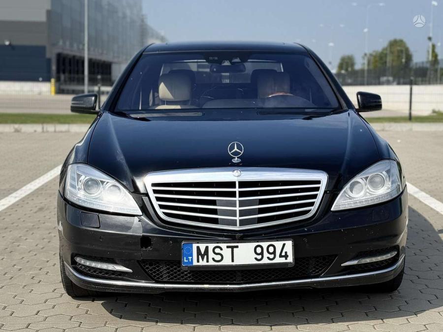 Melns Mercedes-Benz S 500 2009 Viļņa, ar dzinēja tilpumu 5.46 L un nobraukumu 537 tūkst. km par 5500 €, foto 8 vietnē AUTOMOTO.COM.LV