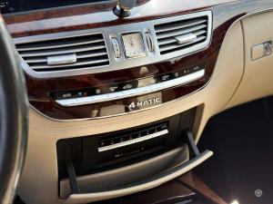 Melns Mercedes-Benz S 500 2009 Viļņa, ar dzinēja tilpumu 5.46 L un nobraukumu 537 tūkst. km par 5500 €, foto 23 vietnē AUTOMOTO.COM.LV