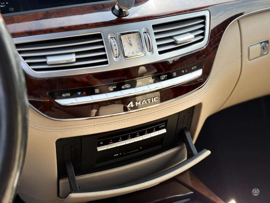 Melns Mercedes-Benz S 500 2009 Viļņa, ar dzinēja tilpumu 5.46 L un nobraukumu 537 tūkst. km par 5500 €, foto 23 vietnē AUTOMOTO.COM.LV