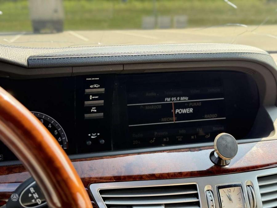 Melns Mercedes-Benz S 500 2009 Viļņa, ar dzinēja tilpumu 5.46 L un nobraukumu 537 tūkst. km par 5500 €, foto 24 vietnē AUTOMOTO.COM.LV