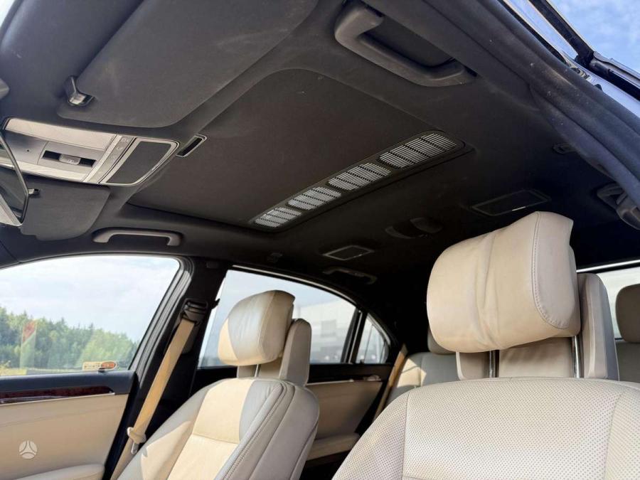 Melns Mercedes-Benz S 500 2009 Viļņa, ar dzinēja tilpumu 5.46 L un nobraukumu 537 tūkst. km par 5500 €, foto 25 vietnē AUTOMOTO.COM.LV