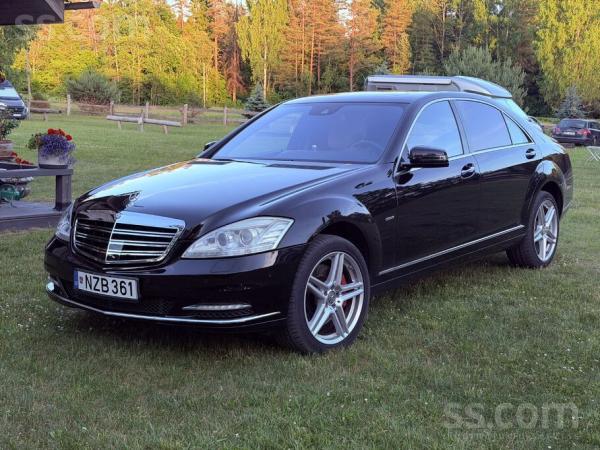 Черный Мерседес С 500 2011 в Рига, объемом двигателя 4.70 л и пробегом 233 тыс. км за 14600 €, фото 1 на AUTOMOTO.COM.LV