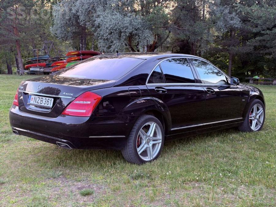 Черный Мерседес С 500 2011 в Рига, объемом двигателя 4.70 л и пробегом 233 тыс. км за 14600 €, фото 4 на AUTOMOTO.COM.LV