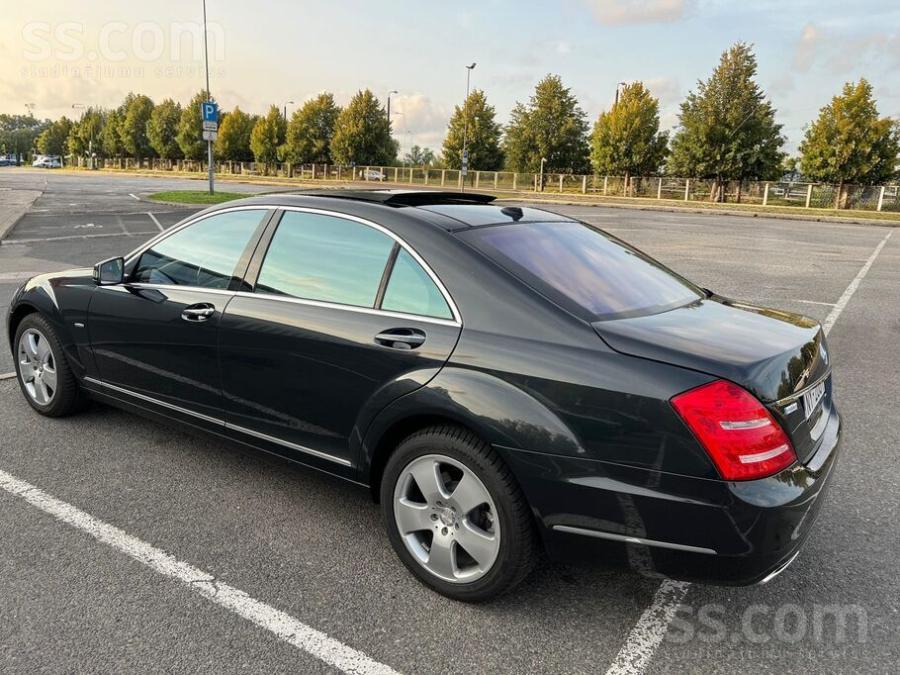 Черный Мерседес С 500 2011 в Рига, объемом двигателя 4.70 л и пробегом 180 тыс. км за 16999 €, фото 6 на AUTOMOTO.COM.LV