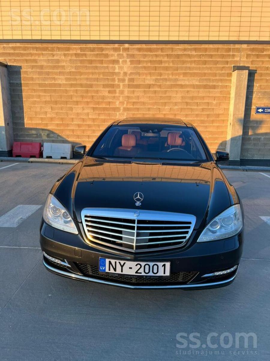 Melns Mercedes-Benz S 500 2011 Rīga, ar dzinēja tilpumu 4.70 L un nobraukumu 181 tūkst. km par 16000 €, foto 1 vietnē AUTOMOTO.COM.LV