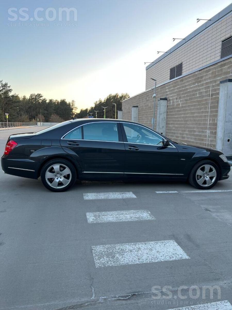 Melns Mercedes-Benz S 500 2011 Rīga, ar dzinēja tilpumu 4.70 L un nobraukumu 181 tūkst. km par 16000 €, foto 4 vietnē AUTOMOTO.COM.LV