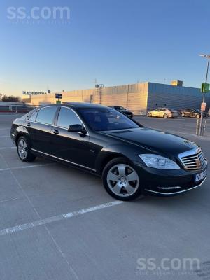 Melns Mercedes-Benz S 500 2011 Rīga, ar dzinēja tilpumu 4.70 L un nobraukumu 181 tūkst. km par 16000 €, foto 6 vietnē AUTOMOTO.COM.LV