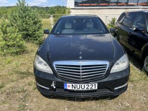 Черный Мерседес С 500 2012 в Вильнюс, объемом двигателя 4.66 л и пробегом 330 тыс. км за 7200 €, фото 3 на AUTOMOTO.COM.LV
