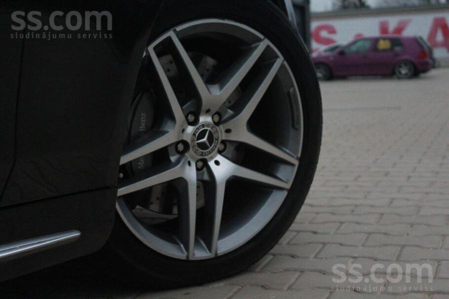 Black Mercedes-Benz S 500 2013 in Riga, with an engine capacity of 4.70 L and mileage of 117 thousand km for 22000 €, photo 4 on AUTOMOTO.COM.LV