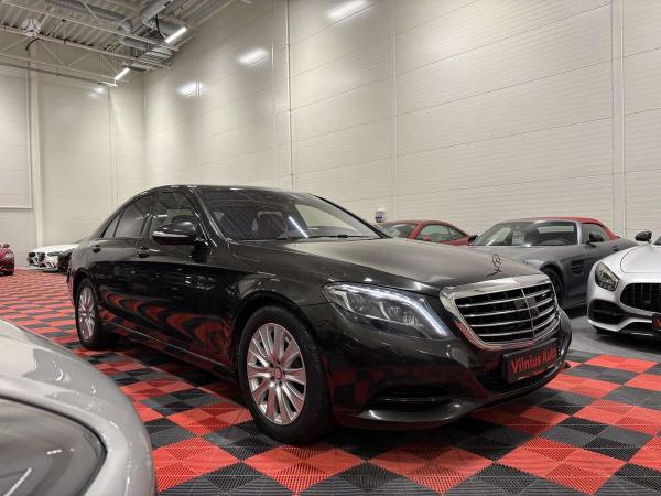 Black Mercedes-Benz S 500 2014 in Vilnius, with an engine capacity of 4.66 L and mileage of 215 thousand km for 22999 €, photo 3 on AUTOMOTO.COM.LV