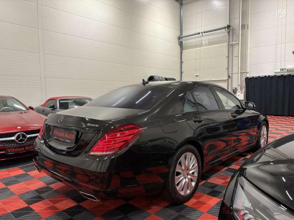 Black Mercedes-Benz S 500 2014 in Vilnius, with an engine capacity of 4.66 L and mileage of 215 thousand km for 22999 €, photo 4 on AUTOMOTO.COM.LV