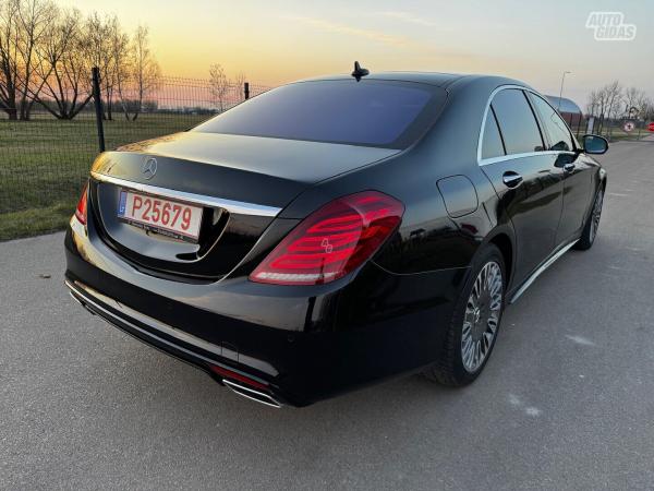 Melns Mercedes-Benz S 500 2014 Kauņa, ar dzinēja tilpumu 5.00 L un nobraukumu 180 tūkst. km par 36999 €, foto 4 vietnē AUTOMOTO.COM.LV