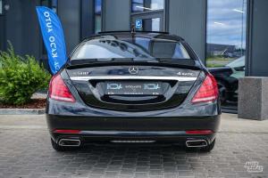 Black Mercedes-Benz S 500 2015 in Kaunas, with an engine capacity of 4.70 L and mileage of 211 thousand km for 24750 €, photo 13 on AUTOMOTO.COM.LV