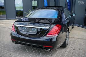 Black Mercedes-Benz S 500 2015 in Kaunas, with an engine capacity of 4.70 L and mileage of 211 thousand km for 24750 €, photo 14 on AUTOMOTO.COM.LV